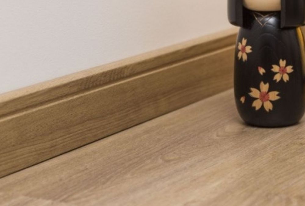 ZOCALO FACETADO EPS COLOR ROBLE FRANCES (por listón) – Mosaicos De Fazio